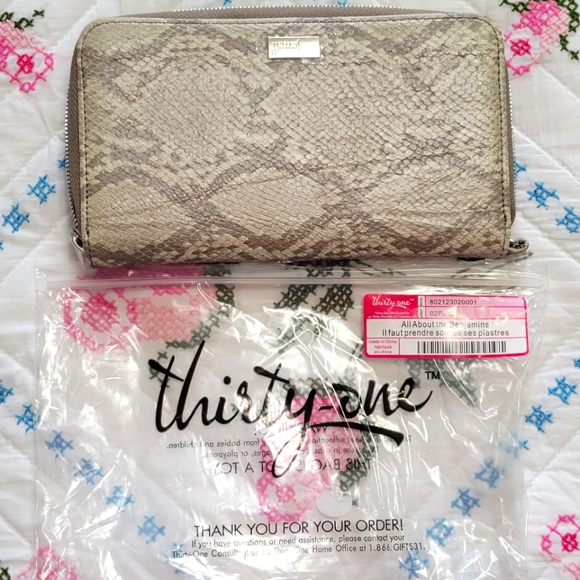 thirty-one | Bags | Nwt Thirty One All About The Benjamins Wallet In Tan Snake Skin | Poshmark